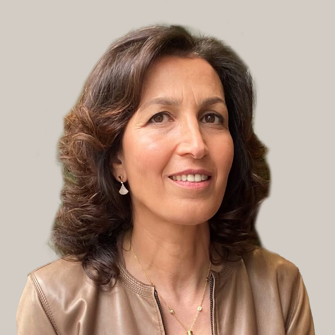 Taraneh Azad - Paratus